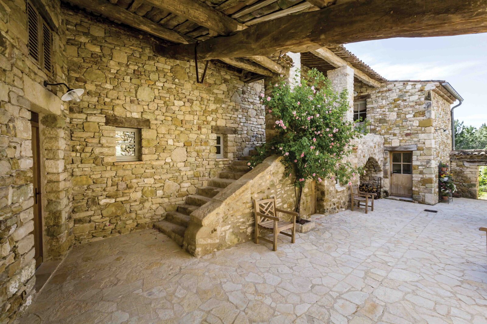 Une maison au charme rustique dans le Luberon - Maisons de Campagne