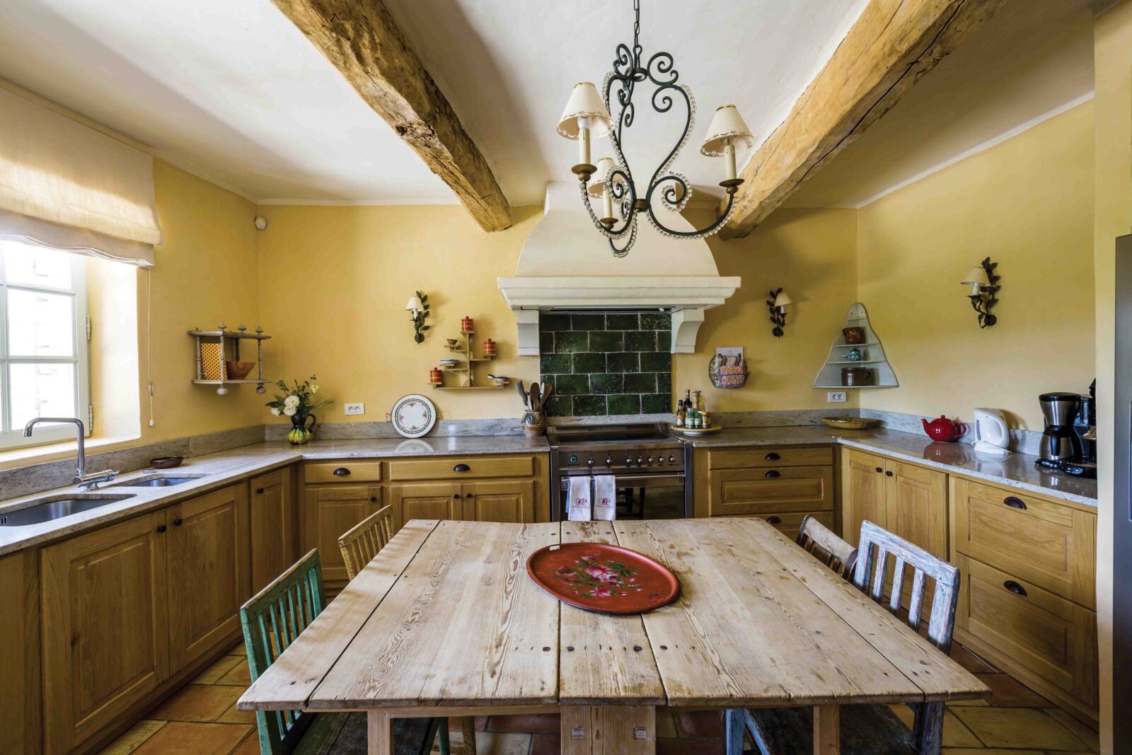 Une maison au charme rustique dans le Luberon - Maisons de Campagne