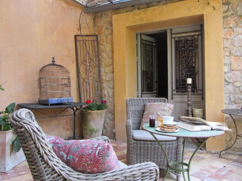 Une charmante bastide provençale au style classique chic